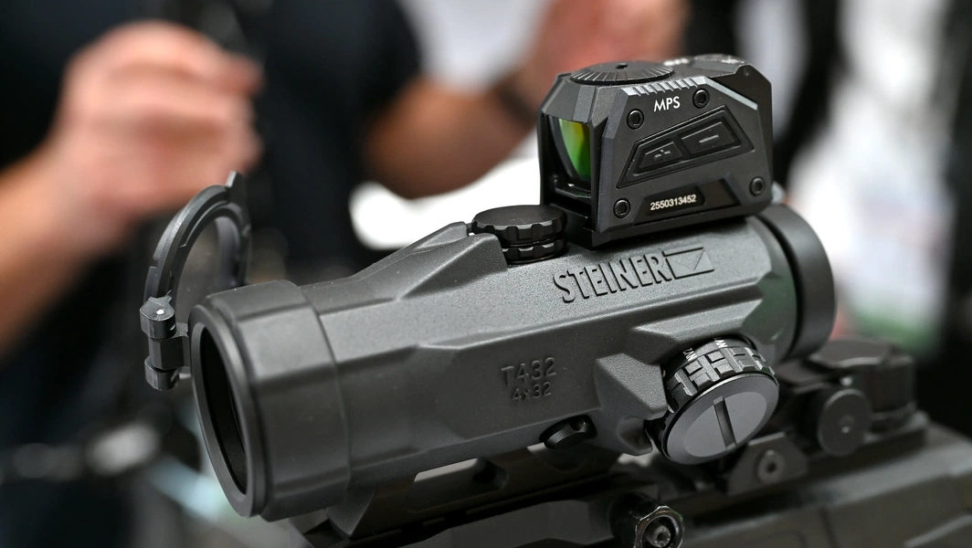 Comparing iron sights, red dots, and scopes