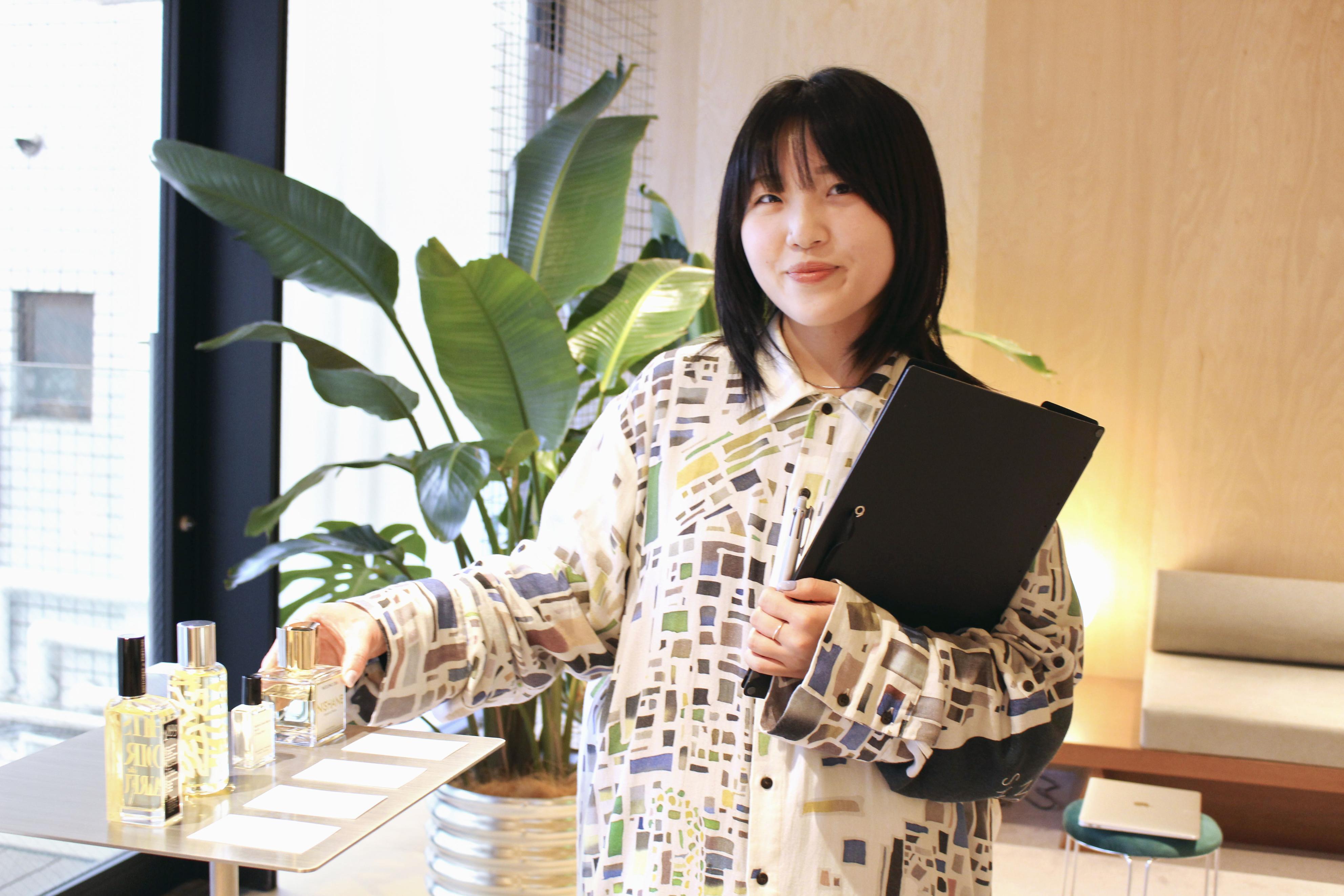 Japan perfume industry taps vending machines, consultations to win buyers