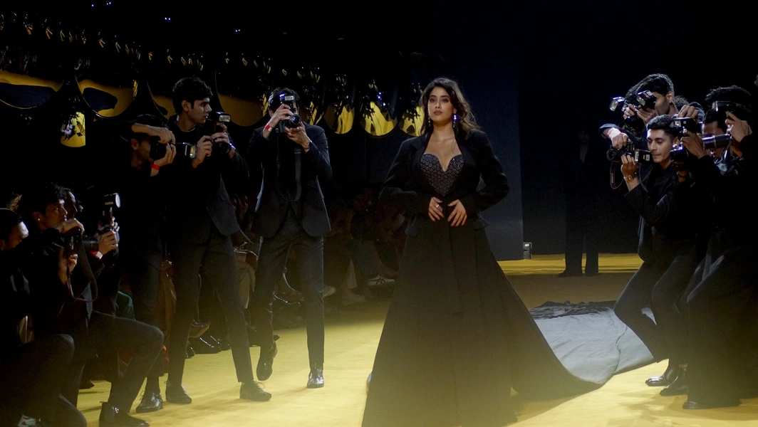Kapoor sisters contrast minimalism and opulence in festive sarees