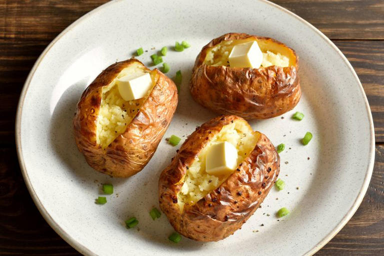I make crispy jacket potatoes in the air fryer using 1 ingredient - no ...