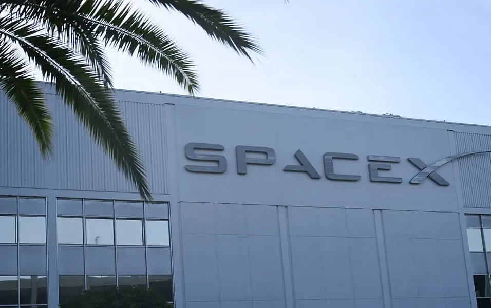SpaceX AI satellites face light pollution backlash risk