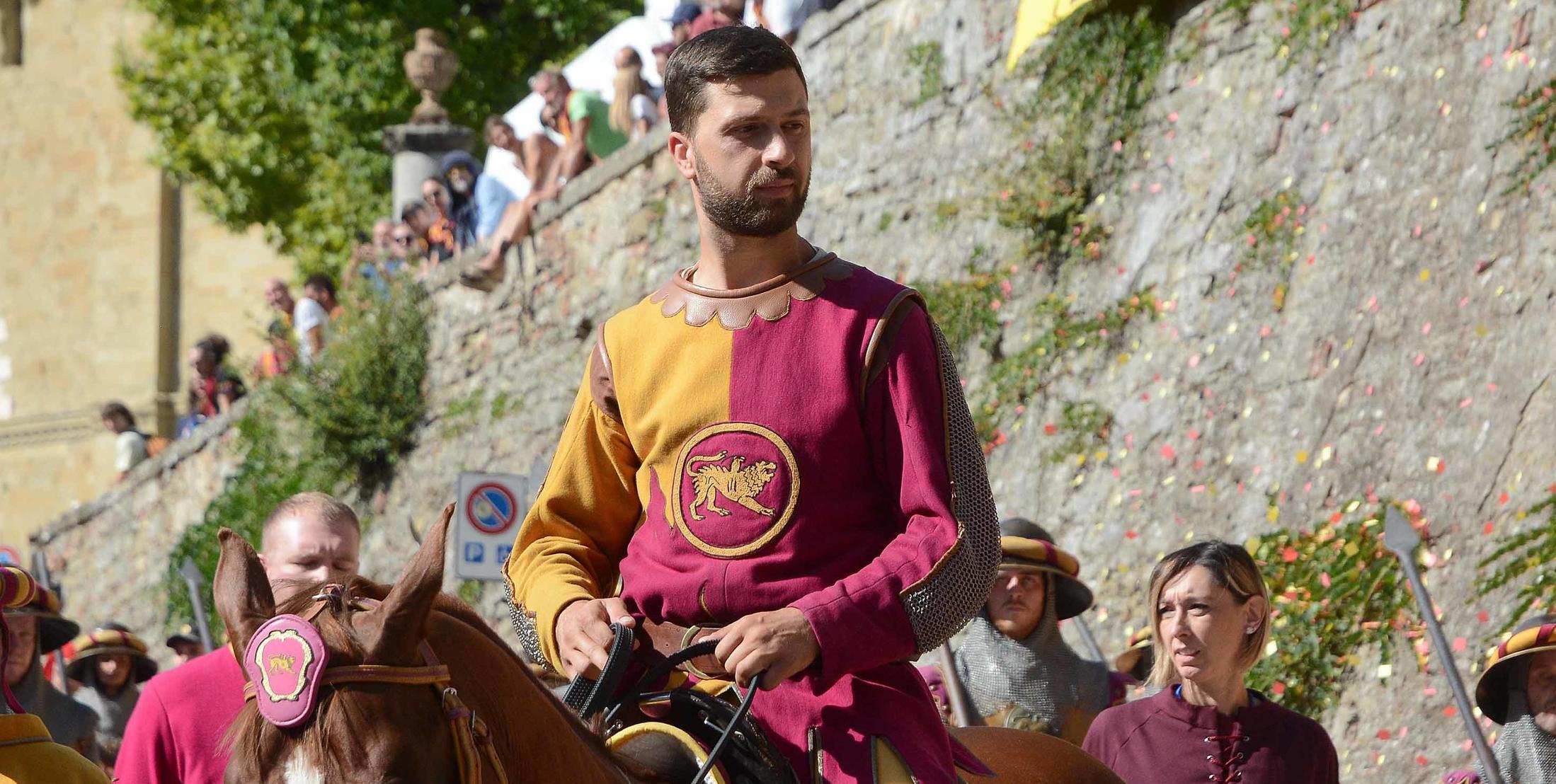 La giostra al ballo dei debuttanti. Rebus Chimera, Colombina in pole