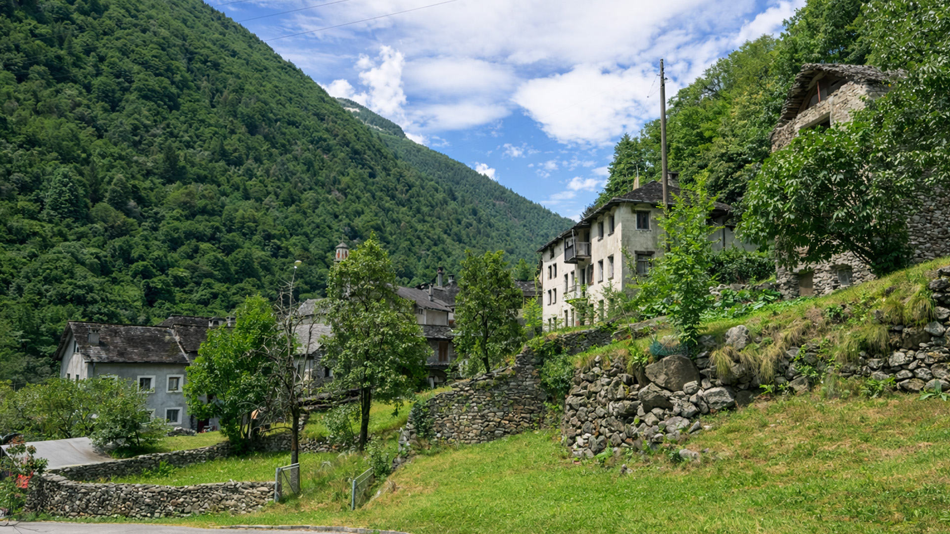 Prato, Sveits viser frem den rolige skjønnheten i Ticinos fjell (4K)