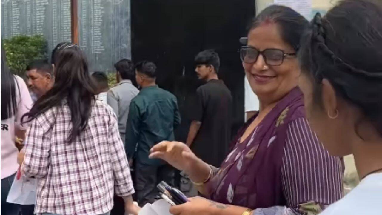 Viral video: 50-year-old woman returns to college after 35 years ...