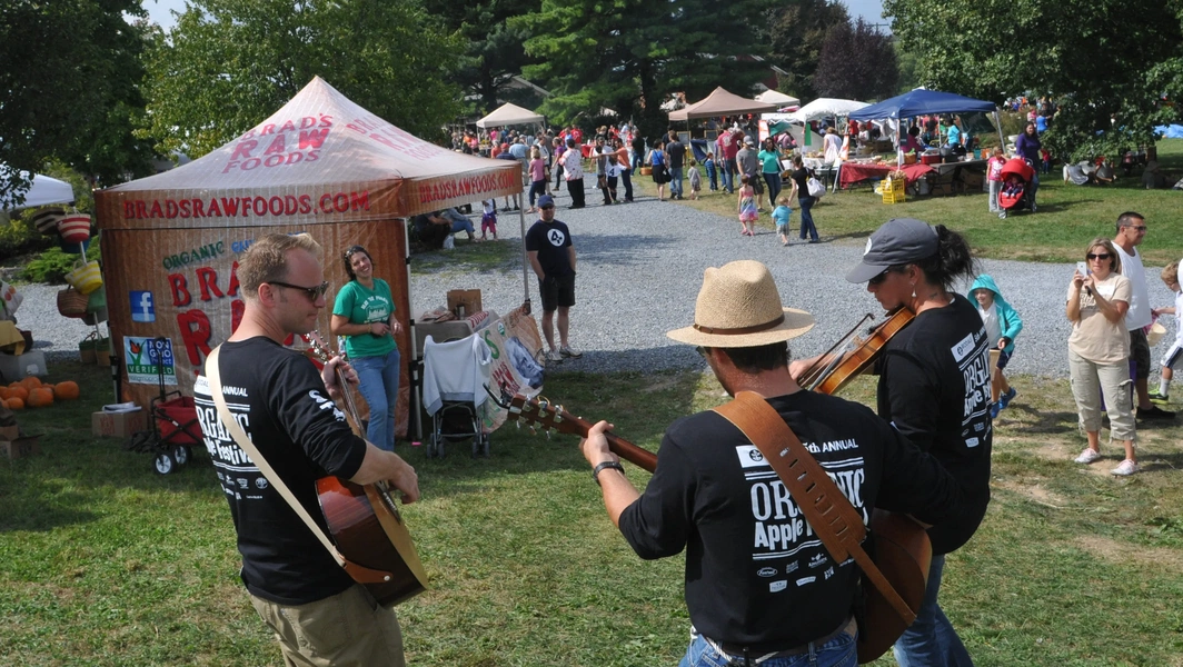 Connecticut farms with music and dining events