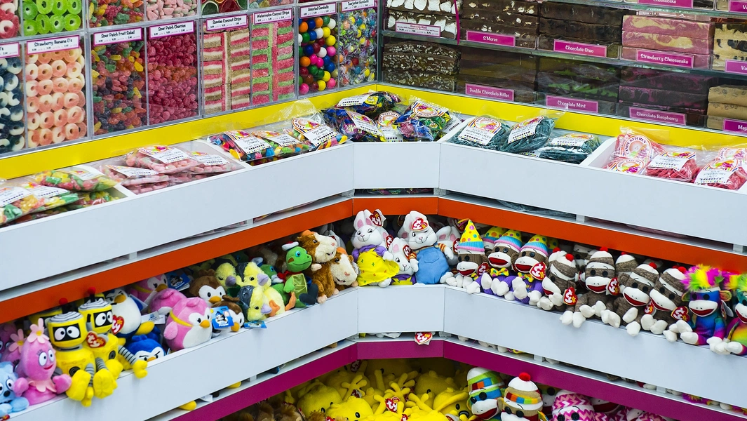 8 must-visit candy shops across California