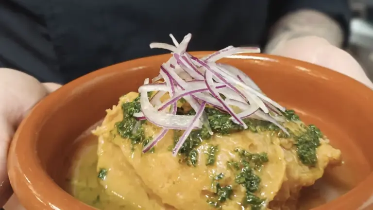 Qué es el escaldón de gofio, el plato típico de Tenerife que se hace ...