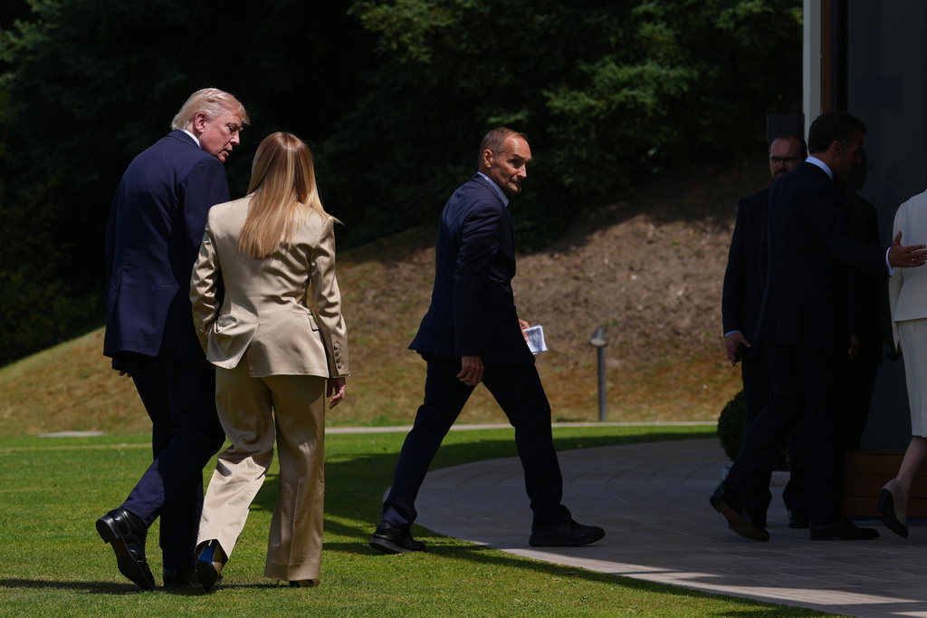 Trump deepens the dustup with Italy's Meloni over a disputed photo from ...