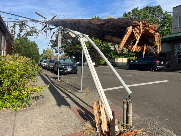 Semi-truck knocks down 7 power poles in Beaverton; 100+ lose electricity