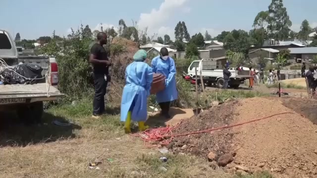 Red Cross in DRC workers bury six-month-old girl who died of Ebola
