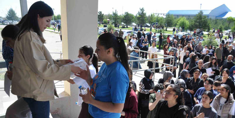 Kars’ta YKS heyecanı: Binlerce aday üniversite hayali için sınav ...