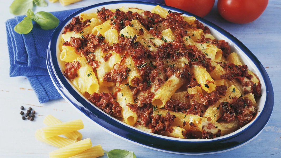 Spaghetti pie and pastitsio compared