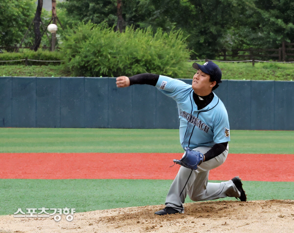 [스경포토] [인제군 1박2일 야구] LB 변범수의 광속구