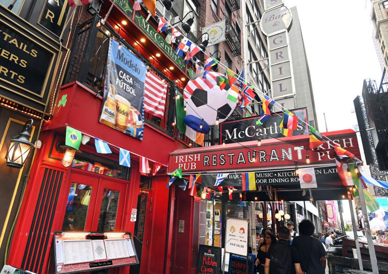 World Cup tourists aren’t leaving tips — and NYC restaurants are ...