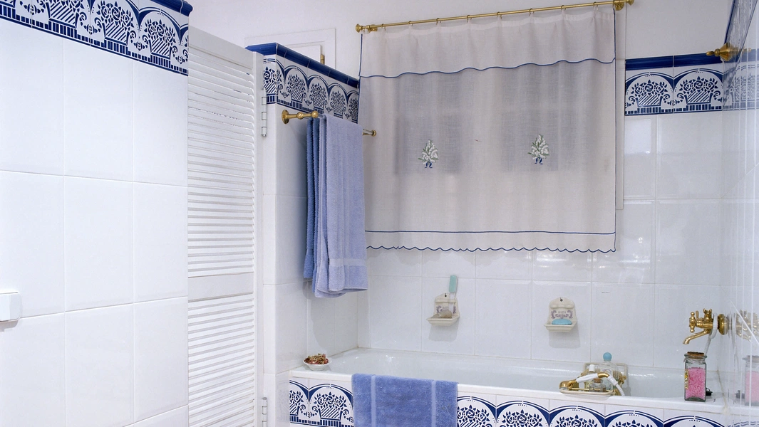 8 HGTV designers’ small bathroom makeover tips