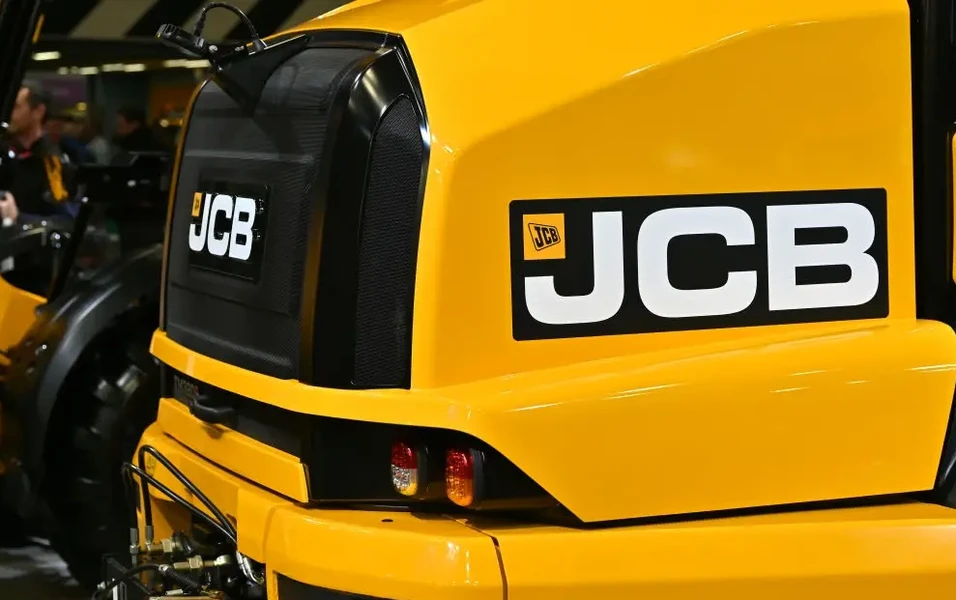 JCB Hydromax hits 177mph in UK hydrogen speed test