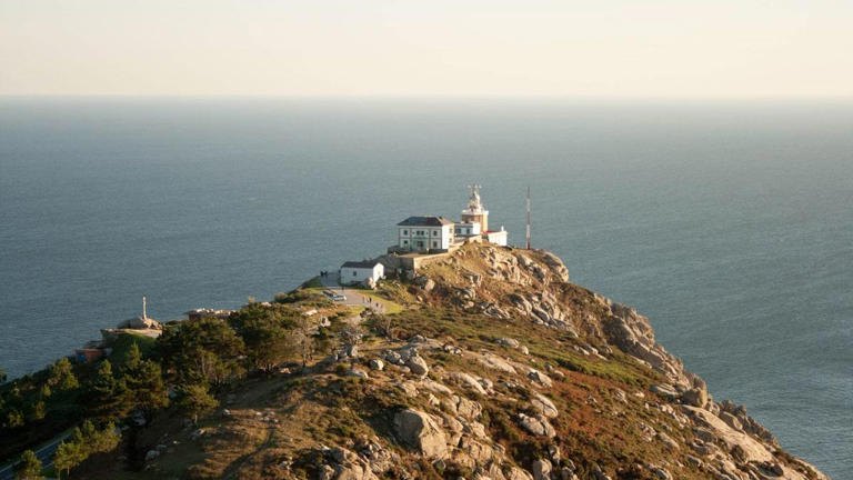 Cuatro faros de España que combinan miradores frente al mar e historia ...