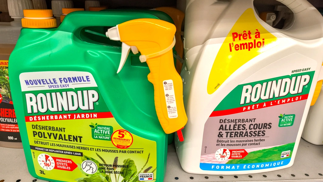 8 safer alternatives to harmful weed killers