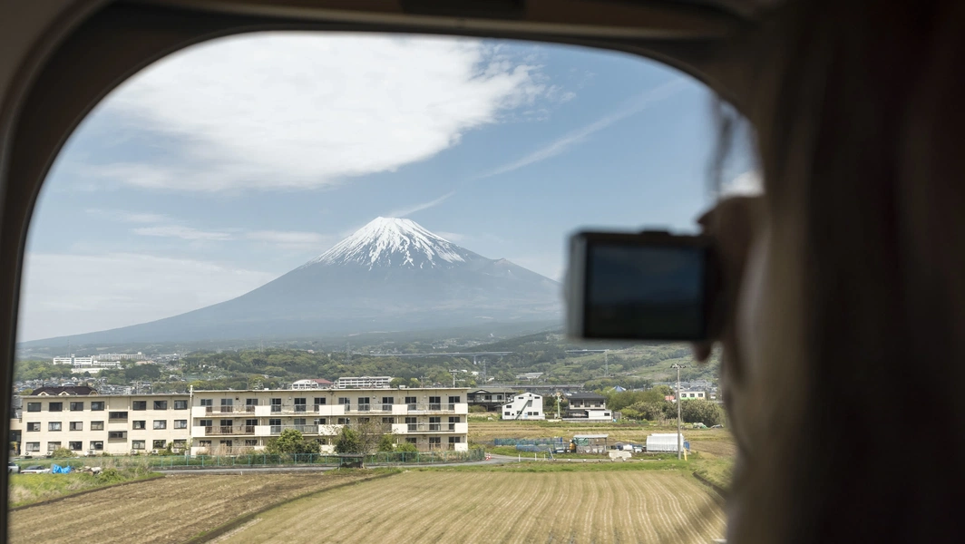 10 high-speed rail journeys around the world
