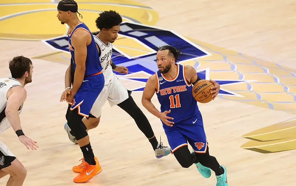 Hart presses Hammon for apology after Brunson's Finals MVP run
