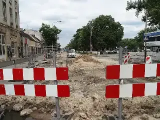 Kończą się prace przy przewiązkach przed estakadą na Włókniarzy, a to ...