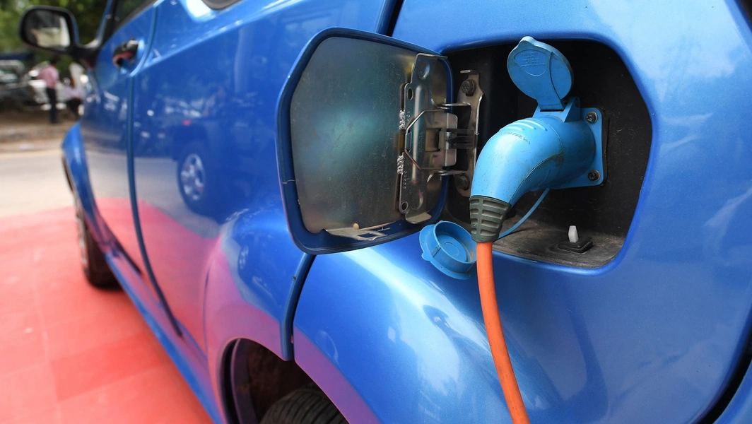 Delhi's EV rise challenges repair and resale market