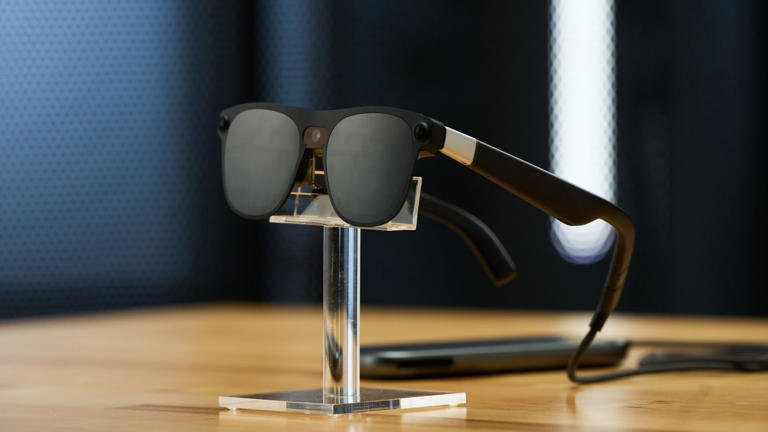 Smart glasses have a charging problem, and wireless power is coming for it