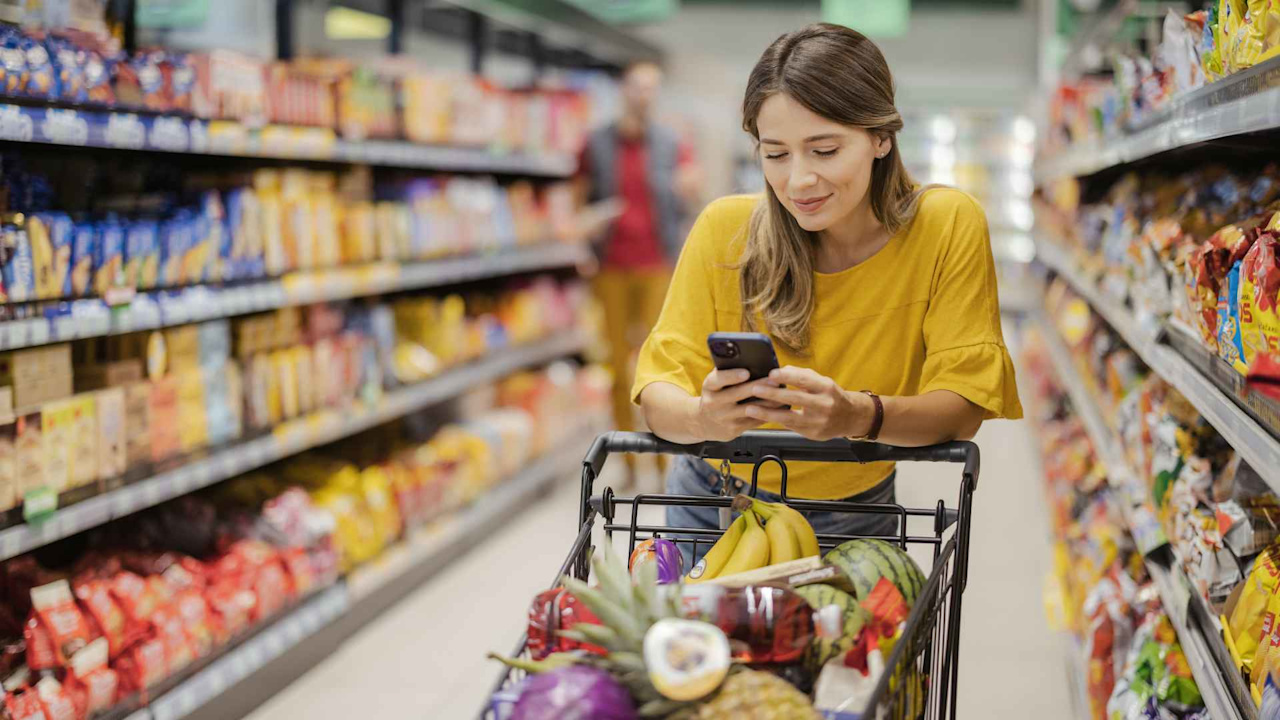 4 grocery shopping shifts that could mean bigger savings