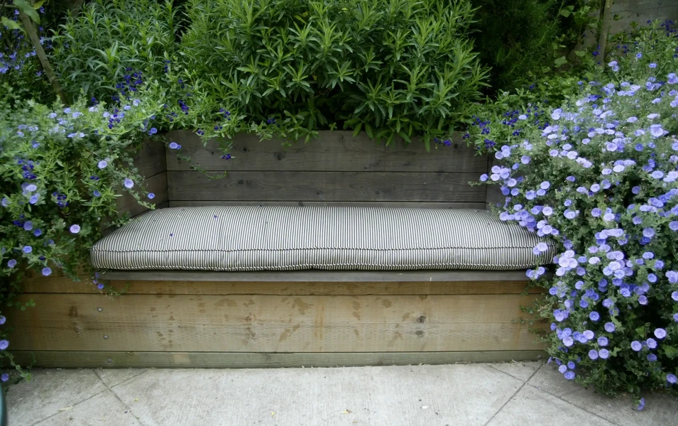 Outdoor bench ideas to elevate your garden vibes