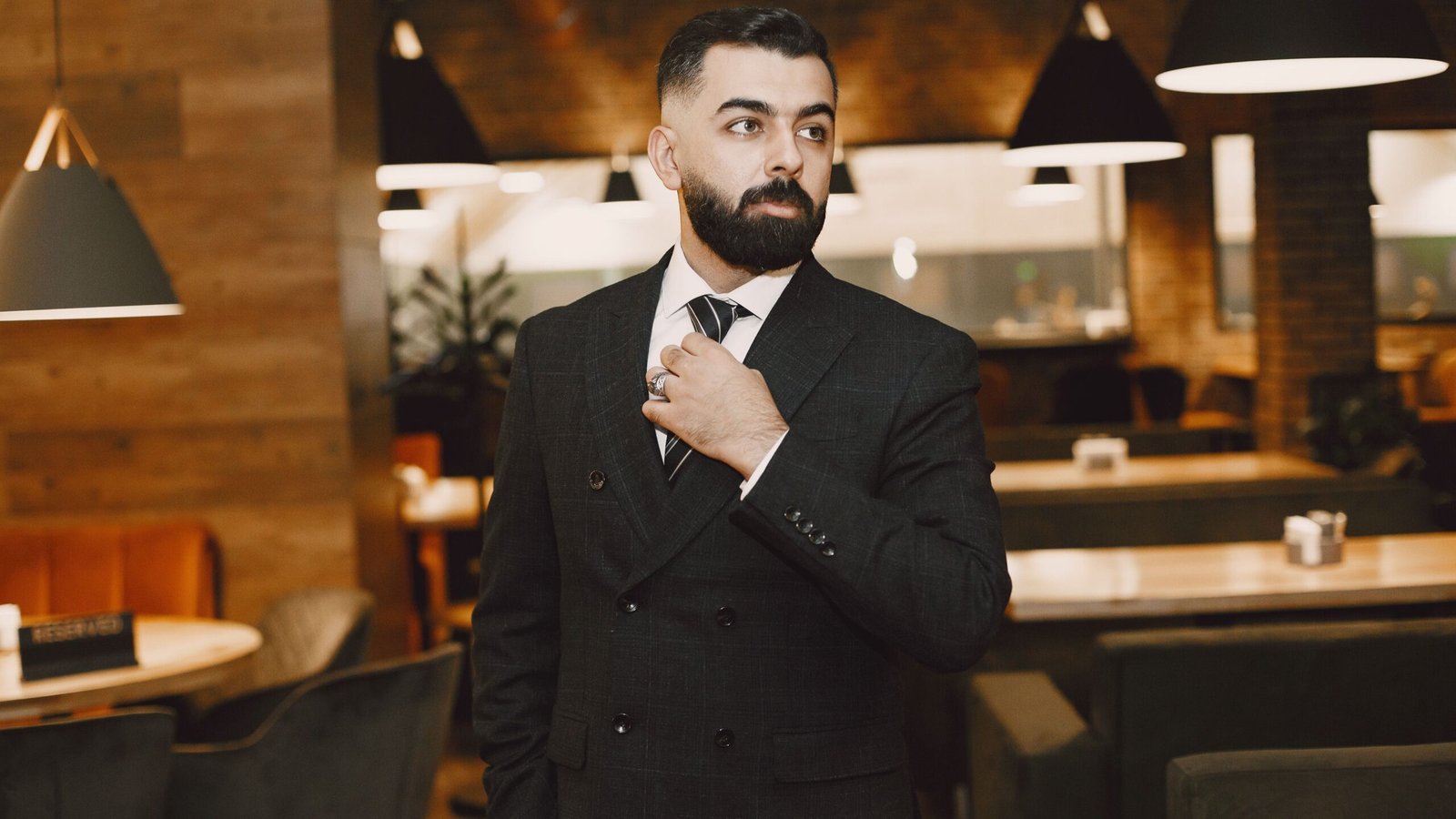 10 grooming habits that instantly set attractive men apart
