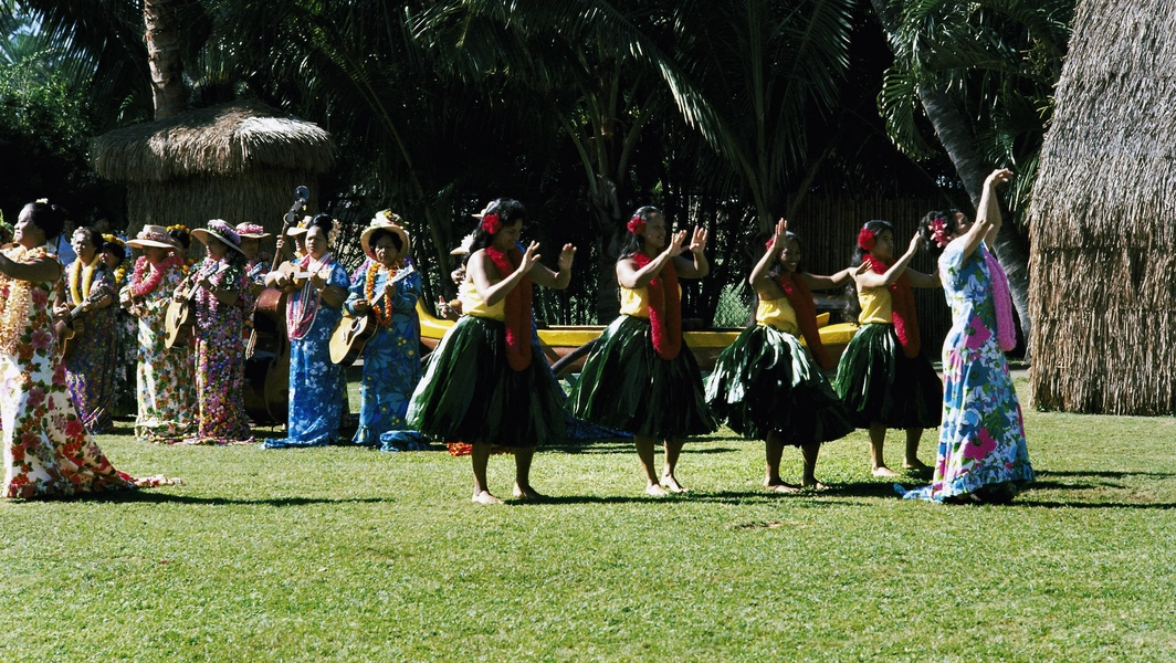 17 cultural etiquette rules for travelers