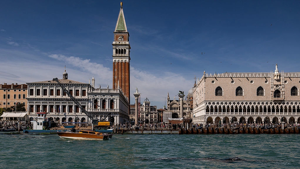 Venice’s origins, engineering, and flood defenses