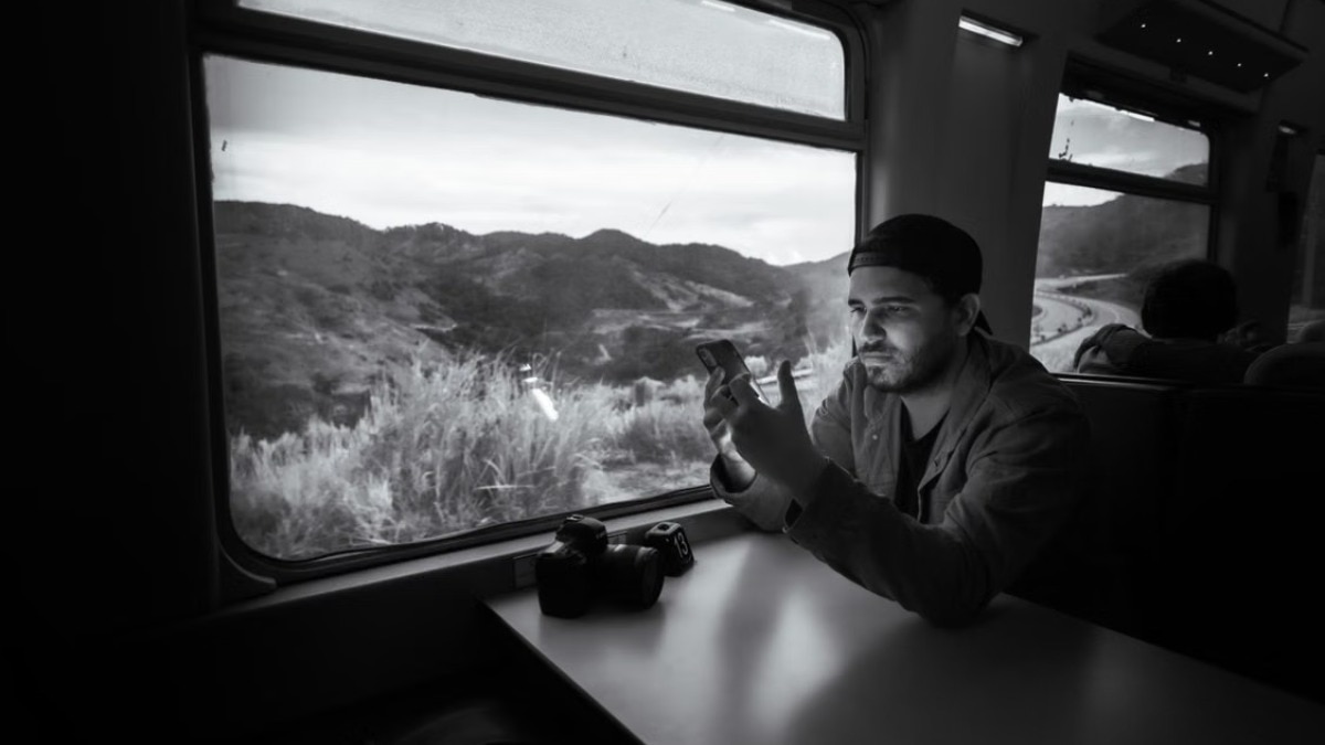 Man's train ride home takes heartbreaking turn mid-journey, here's what ...