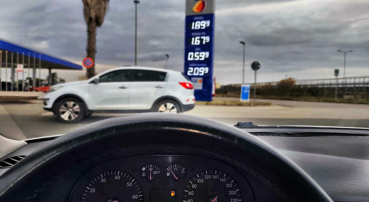 Prezzi dei carburanti ancora in ribasso, è l'undicesimo giorno ...