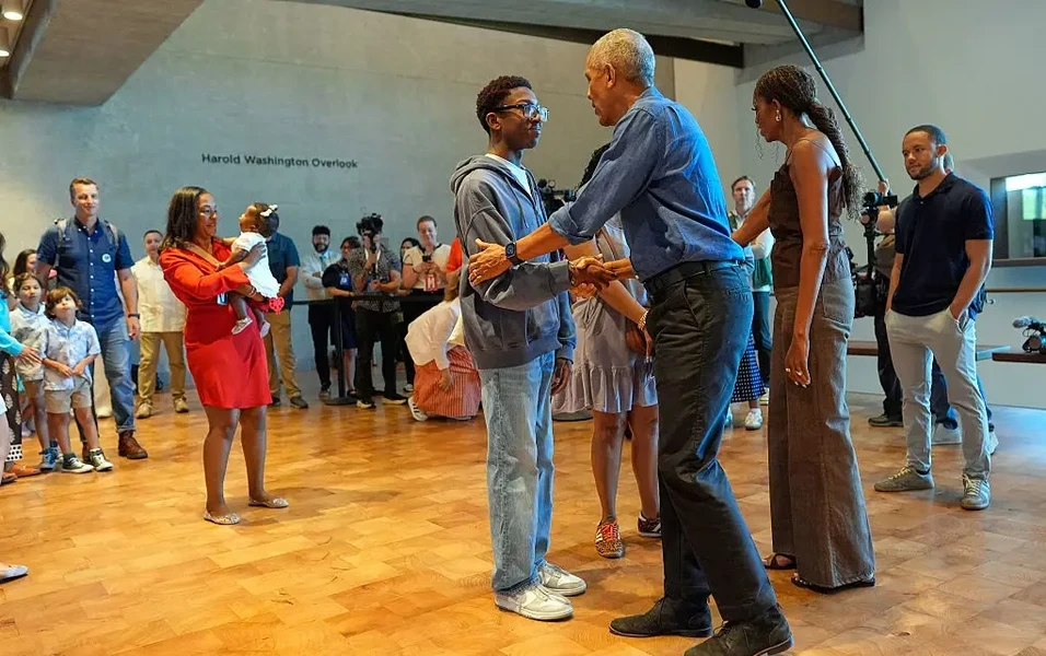 Obamas welcome first visitors at Juneteenth center opening