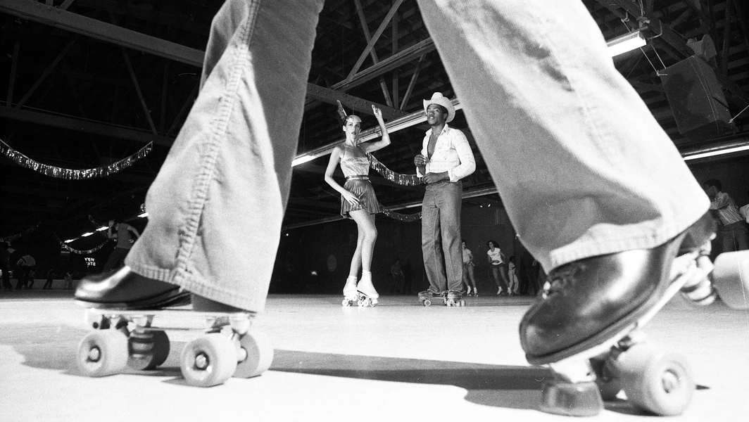 1970s roller disco: Music, fashion, and culture on wheels