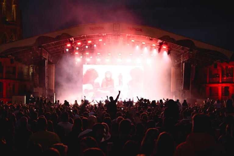 Brilliant photos of indie rockers The Kooks' epic gig at Halifax's ...