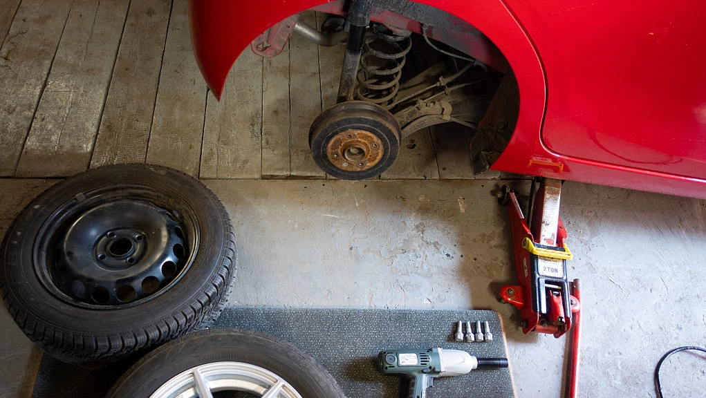 Why automakers are phasing out spare tires