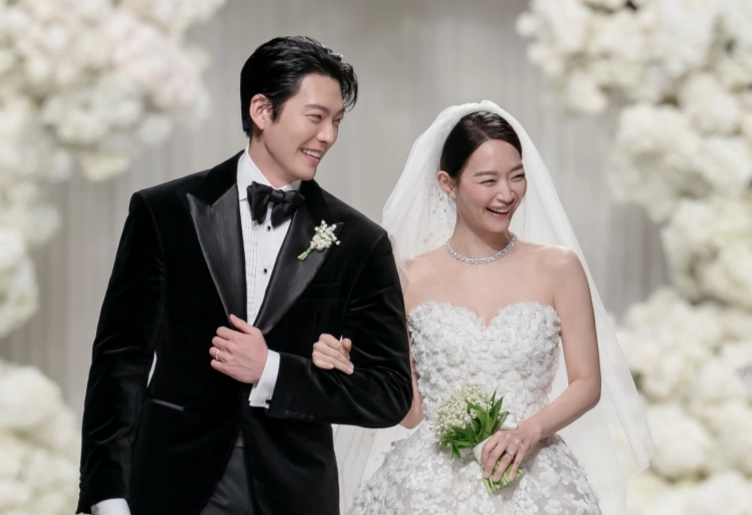 ‘Shin Min-a♥’ Kim Woo-bin, among global celebrities…‘Unrivaled model ...