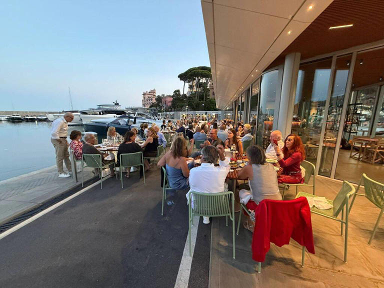 Rapallo: sfilata di moda al porto Carlo Riva; pubblico attento ed ...