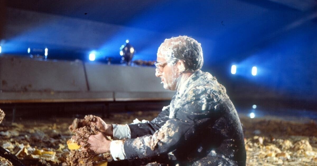 8 deleted scenes that would have completely changed the movies they ...