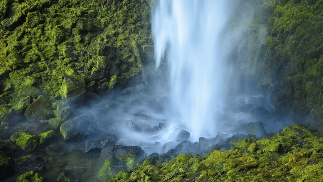 7 volcanic waterfalls and landmarks in Oregon
