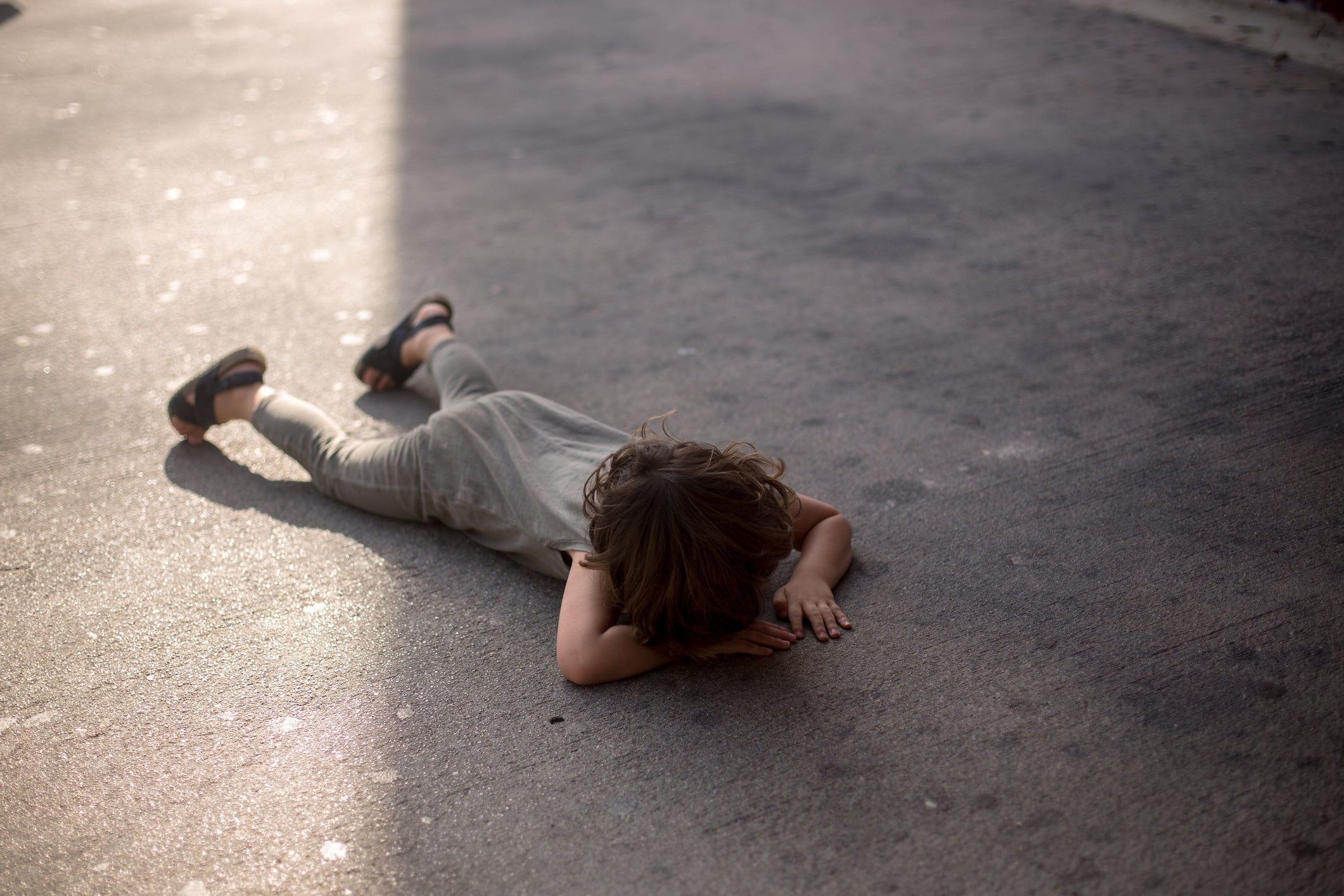 Psychologist and therapist explain why ignoring a toddler tantrum might ...