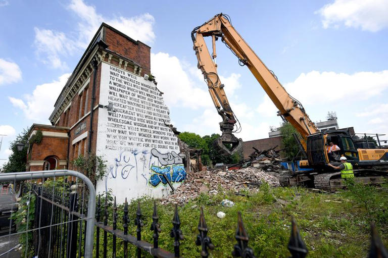 His legendary poem caused car crashes, now Lemn Sissay wants to see it ...