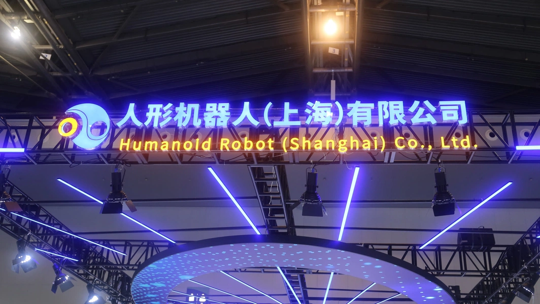 Drones master tight gaps as humanoid robots draw big funding