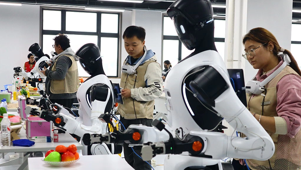 Drones master tight gaps as humanoid robots draw big funding