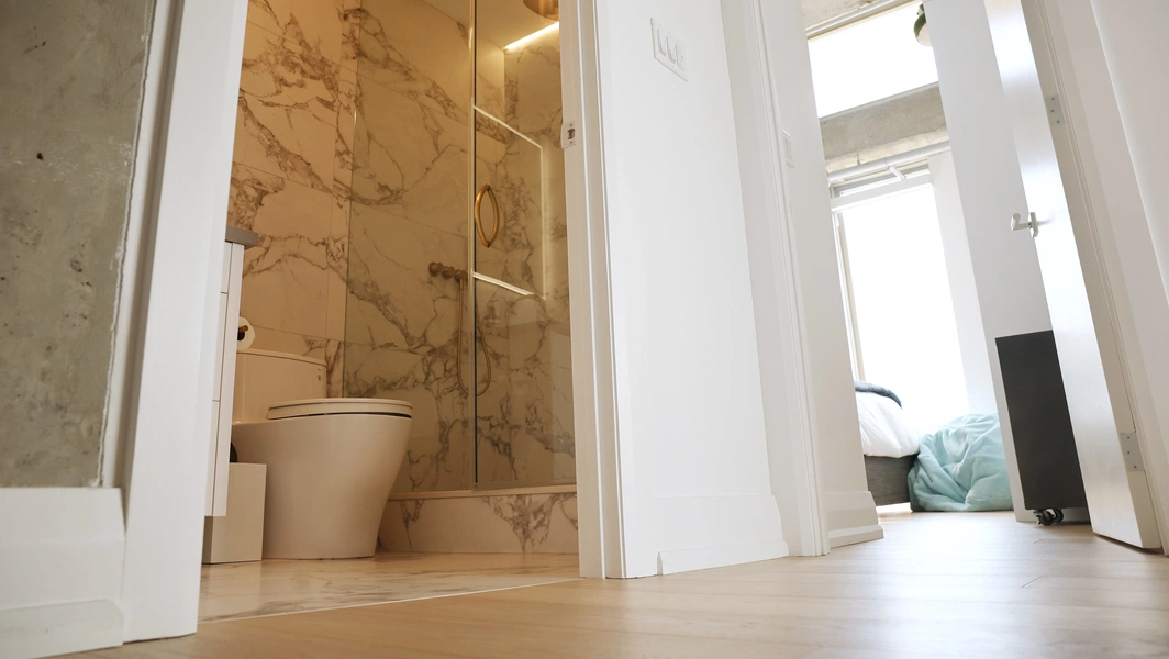 8 HGTV designers’ small bathroom makeover tips