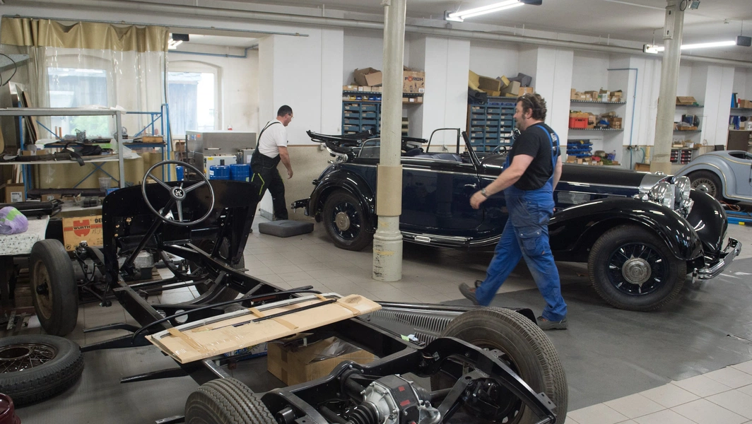 8 stories from vintage auto repair history
