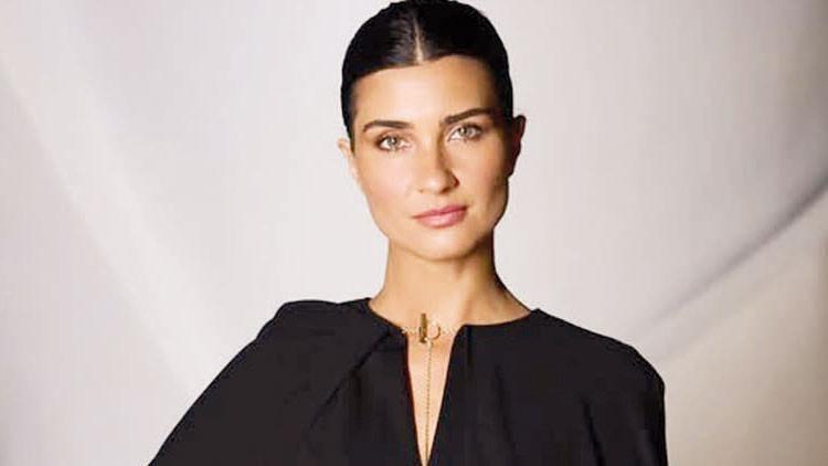 Tuba Büyüküstün Çin'de parladı