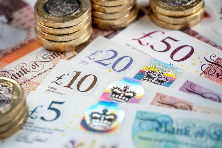 DWP issues Universal Credit 'closure date' update as Yorkshire MP seeks ...